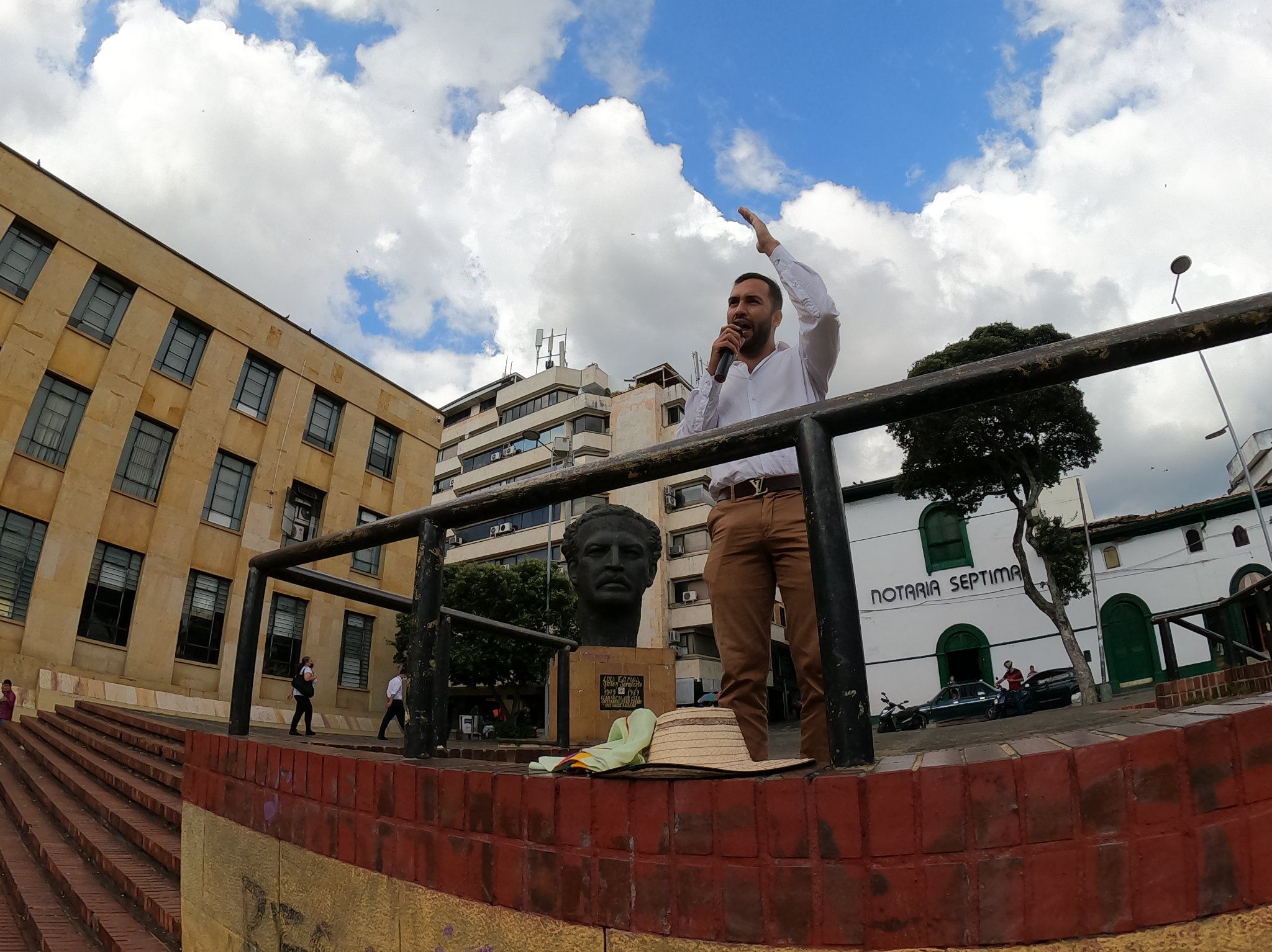 Plazoleta Cívica Luis Carlos Galán